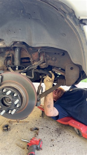 Sway bar upgrade! Had it left over from when I leveled Tahiti. I have to the thank the people low balling me on marketplace the past few years, otherwise I would have sold it 😂 #gmc #sierra #z71 #lowered #loweredtrucks #belltech #hellwig #swaybar #upgrade #automotive #autorepair #carrepair #mods #carrestoration #truckrepair #gm | LsxMatt