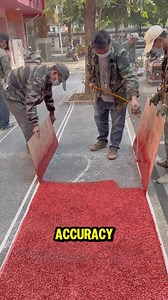 509K views · 451 reactions | Instead of freehand painting, workers use steel guides. | PAI Também JOGA | Facebook