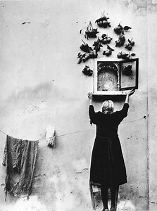 Enzo Sellerio Photography Enzo Sellerio (1924–2012) was an Italian photographer and publisher from Palermo, Sicily, best known for his black-and-white documentary photography and for co-founding the publishing house Sellerio Editore. Active mainly in the 1950s–1970s, his work is associated with Italian Neorealism and focuses on everyday life, people, and social realities in Sicily, portrayed with simplicity, irony, and human sensitivity. His most famous book, Inventario siciliano (1977), is cons