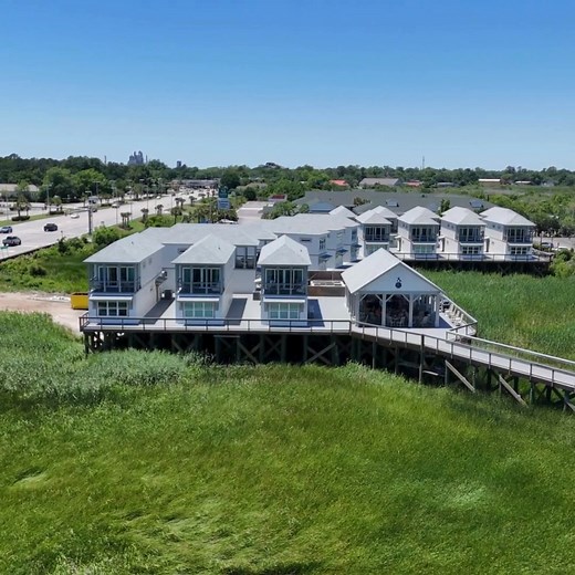 A new way to experience Georgetown, South Carolina. Brand new riverfront cottages with stunning views, complimentary private boat slip, and an unbeatable location | Winyah Bay Club