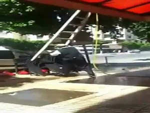 Man Falls Off Ladder While Cleaning - www.copypasteads.com