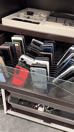 Samsung Swelling Phones: Explained 🔍📱🚫 #SamsungSwellingPhones #Explained #TechTalk #PhoneProblems #BatteryWoes #StaySafe | MKBHD