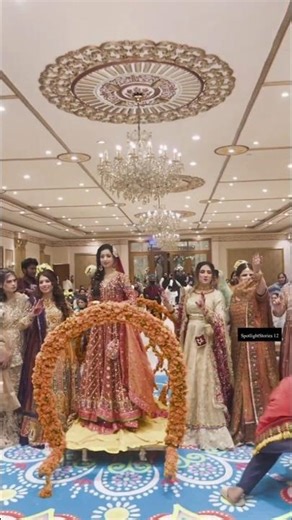 #mehndi bridal new style entry #wedding