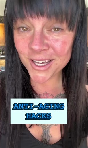 🍓 Sunday Health Hack: Sweet Smarter, Not Harder Craving something sweet? Don’t fight it—outsmart it. Added sugars quietly: ❌ break down collagen & elastin (hello fine lines sagging 👀) ❌ spike cravings blood sugar ❌ hide in packaged foods under dozens of sneaky names And the more sugar you eat… the more your body begs for it. Vicious cycle, right? 😵‍💫 The glow-up solution👇 ✔️ Reach for FRUIT when cravings hit ✔️ Think berries, grapes, pineapple 🍇🍍 ✔️ Blend frozen fruit for a clean, guilt-f