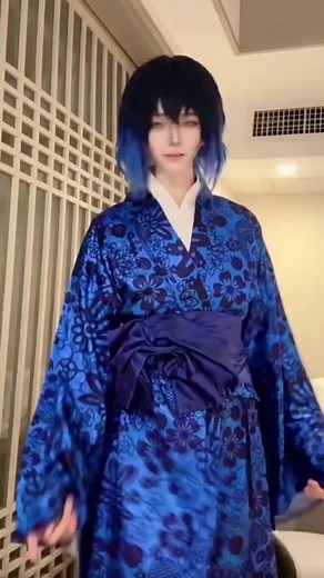 Inosuke dance =))) ##cosplay##kimesunoyaiba##lynezne##demonslayercosplay##kimesunoyaibacosplay##xh##xuhuong##demonslayer##inosuke