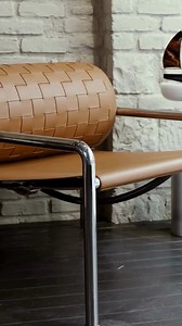 💫 ნორდეს გამორჩეული დიზაინის სავარძელი Tom - მინიმალისტურ ფორმას, კომფორტს და ხარისხს ერთ კონცეფციაში აერთიანებს. მეტალის კონსტრუქცია, ტყავის ტექსტურა და გეომეტრიული ფორმები თქვენი ინტერიერის გამორჩეული აქცენტი გახდება. სავარძლის შეკვეთა შეგიძლიათ სასურველ ფერში. ◾️ მისამართი – დ. გამრეკელის #19 დეტალური ინფორმაციისთვის მოგვწერეთ Gabuild Group • გაბილდი ჯგუფი – ნორდეს ოფიციალური წარმომადგენელი საქართველოში | ნორდე • Norde