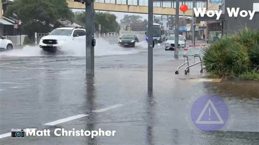 The rain is not letting up just yet Coasties. Still a lot of water over the roads, particularly on the lower end of the coast, as shown here at Woy Woy, and also on Woy Woy Road there is a fair amount of water over the road in parts. The Hinterland areas on the Central Coast such as Yarramalong and surrounding areas have also received substantial falls this morning, with the road still flooded in various locations. Lots of flooding on the M1 again too, mainly from Bar Point up to Kariong. We are