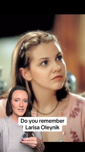 Nicole Townsend on Instagram: "Do you remember Larisa Oleynik from 10 Things I Hate About You? 💕 She went from Nickelodeon’s The Secret World of Alex Mack to one of the most iconic teen movies of the ‘90s — and then suddenly disappeared from the spotlight. Here’s what really happened. 🎬✨ #DoYouRemember #LarisaOleynik #10ThingsIHateAboutYou #AlexMack #90sMovies #NickelodeonStars #TeenMovieIcons #DoYouRemember #90sNostalgia #WhereAreTheyNow #90sActresses #90sIcons #HollywoodStories #BehindTheSce