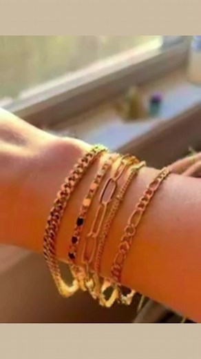 Elevate your style with these exquisite Dainty Gold Chain Bracelets #GoldBracelets #ChainBracelets #TrendyAccessories #StackableBracelets #ElegantStyle #EverydayElegance #JewelryEssentials #womenfashion #ladiesbracelet