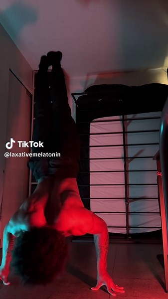 Handstand Pushups: Mastering Calisthenics Techniques