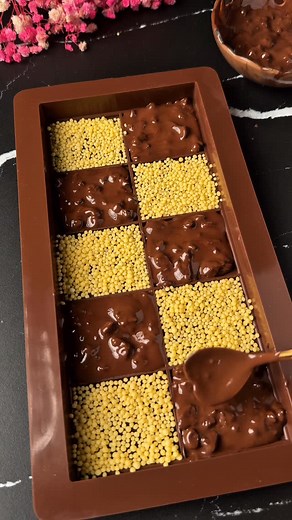 YummiesHub on Instagram: "Not Dubai Chocolate 🍫 Viral chocolate recipe with Oreo 💛 #asmr #asmreating #asmrvideo #asmrcrunch #chocolate #chocolover #chocolatelover #oreo #viralvideos #fyp #asmrfood #dubaichocolate"