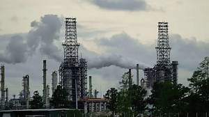 What falling oil prices mean for the economy