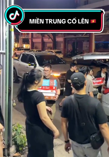 🇻🇳 Một chút tấm lòng nhỏ bé của tụi con, của cô chú anh chị bán hàng, của tất cả người dân miền Nam gởi tới miền Trung thương yêu ❤️ Miền Trung ơi cố lên !!! 🇻🇳 #mientrung #phuyen #mientrungyeuthuong #vinhthichanngon #vehanhphuc