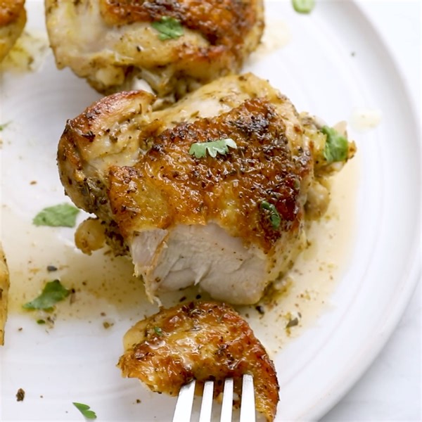 7.3K views · 17 shares | A delicious, easy-to-make chicken thigh recipe that is packed full of flavor. These Instant Pot Chicken Thighs are cooked in a savory garlic butter sauce and are ready in only 30 minutes! | The Best Chicken Recipes | Facebook