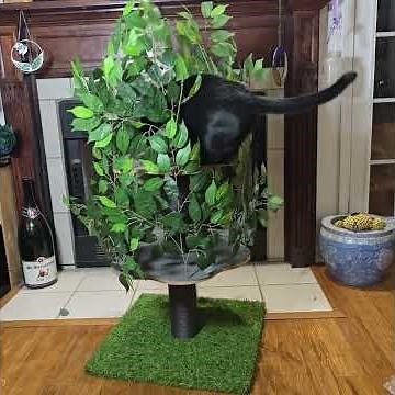 Cat tree with leaves and sisal scratching posts