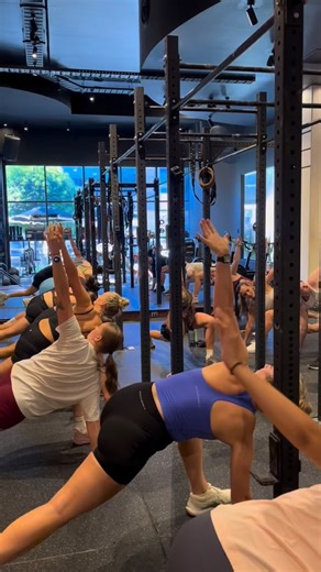 WRTW, but make it mic’d. Secrets spilled. Weights lifted. First timers clapped like proud mums at a dance recital. Girl gang energy = unmatched. | The Good Well Studios