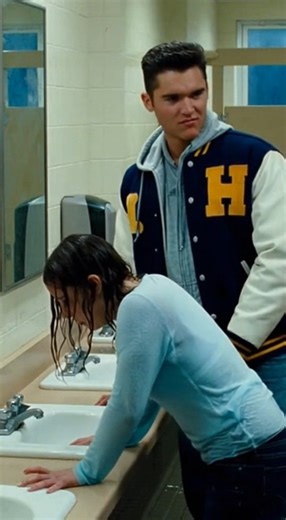 "My Daughter Was Being Drowned in a School Sink by the Football Captain. They Didn’t Know Her Father Was a 4-Star General Watching From the Shadows. They thought she was weak. They thought she was just another scholarship kid they could break for fun. They never bothered to check the last name on her file. If they had, they would have seen the warning signs. Today, the bathroom door didn't just open. It was taken off its hinges. I was in the middle of a briefing with the Joint Chiefs when my pho