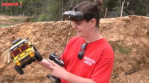 View from the driver's seat ! I added FPV / VR technology to this RC Humvee | Essential RC