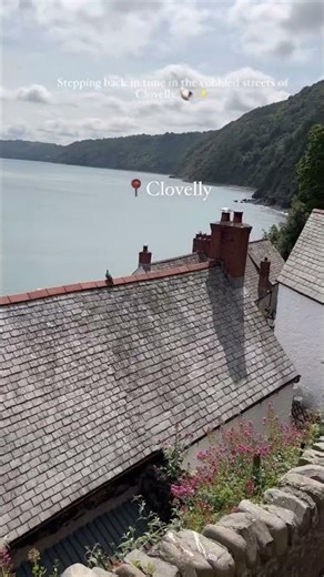 Clovelly is a picturesque, privately-owned fishing village on the North Devon #devon #clovelly #sea