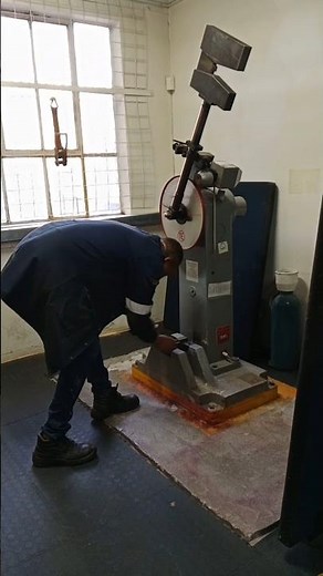 IMPACT V-NOTCH CHARPY TEST AT ROOM TEMPERATURE IN METALLURGICAL TESTING LABORATORY AS PER ISO 148-1