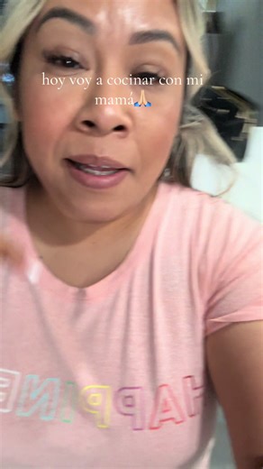 Cocinando Nopales con Chile Seco con Mamá