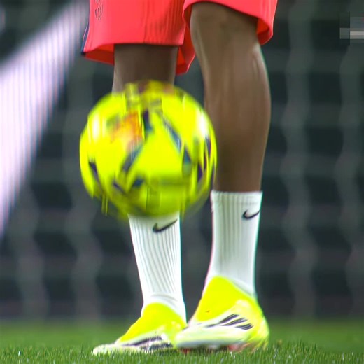 Le futur s'écrit maintenant. 💎✨ Lamine Yamal est spécial. 🔵🔴 #lamineyamal #barca #FootballEdit #viscabarca #fyp