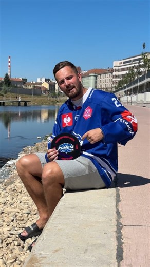 15K views · 219 reactions | Jak získáte VIP vstupenky? 1️⃣. Najděte megapuk. 2️⃣. Pošlete zprávu na @championshockey obsahující selfie s pukem, vaše jméno a příjmení a vaši e-mailovou adresu. Držíme vám palce! | HC Kometa Brno | Facebook