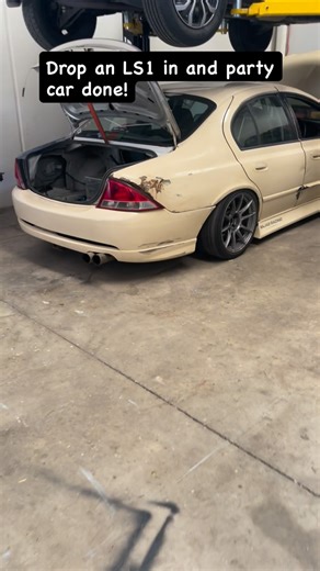 AU House on Instagram: "Sends is for sale! Rolling shell!! Hydro hand brake Big rear brakes 4:11 diff Full lock kit Coilovers Fuel cell Surge tank Roll cage Modplates Steering wheel $5500 firm $7500 with the wheels"