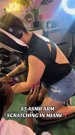 ASMR arm scratching in Miami 📍 #reelschallenge #wellbeing #wellness #reel #relax #reels #sleep #relatable #asmr #love #massage #fblifestyle #massagetherapy #Amazing #holistichealth #holistichealing #healingjourney #beautiful #explorepage #facebookreel #goodnight | Scratcher Girls