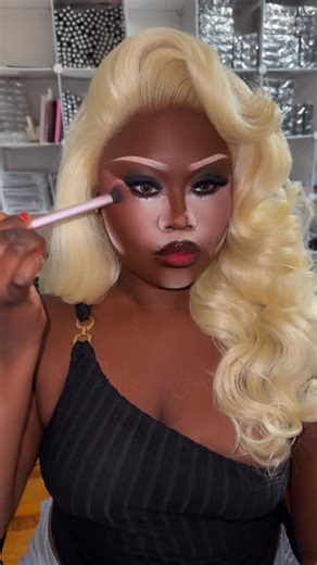 VERONIQUE JEROE on Instagram: "Wondering what this purple loose setting powder from @oliva__cosmetics is for? 💜 It helps brighten dull areas, cancel out yellow undertones, and give your makeup a flawless, radiant finish. ✨ Perfect for locking everything in place while keeping your look fresh and luminous all day! 👇🏾ALL MAKEUP PRODUCTS USED:👇🏾 FROM @oliva__cosmetics 🤎CHECK OUT THE LINK IN MY BIO TO SHOP🛍️🛒🤎 I DON’T OWN COPYRIGHTS TO THE MUSIC #veroniquejeroe #makeup #fyp #blackownedbusin