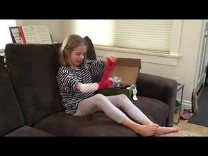 How to make a fake arm cast