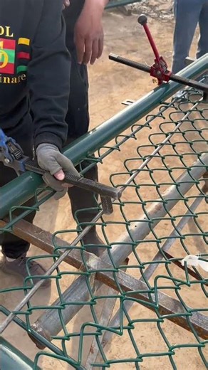 Efficient Chain-Link Fence Installation Using Manual Wire Tensioner