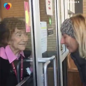 SOUND ON: This woman couldn't get close to her elderly grandmother – so she stood at her door, and sang her a tune from "The Sound of Music" 💗 https://cbsn.ws/3ddQUdT | The Uplift
