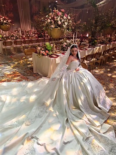 Couture Autumn Weddings: A Seasonal Celebration