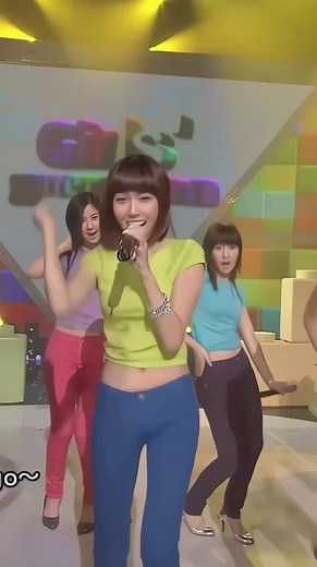 Discover Girls' Generation's Iconic 'Gee' Dance Moves