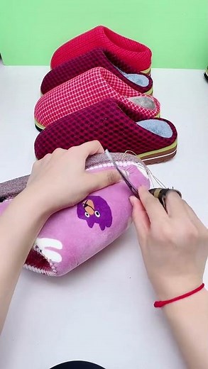 Clever female workers' knitting workshop: DIY hand-knitted cotton slippers and shoes tutorial