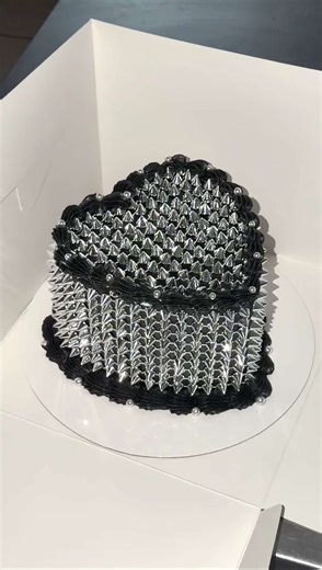 Love her she’s perfect 🖤 #blackcake #gothcake #heartcake #atx #austintx