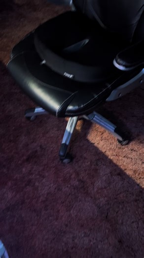 I’m trying my 60he but idk, and I also cable managed a bit😛#techtok #fyp #viralvideo #gamingsetup #fifinemicrophone