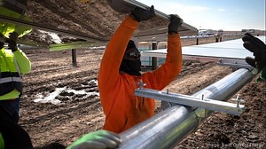 St. Louis-based construction company McCarthy will build Illinois' largest-ever solar energy project