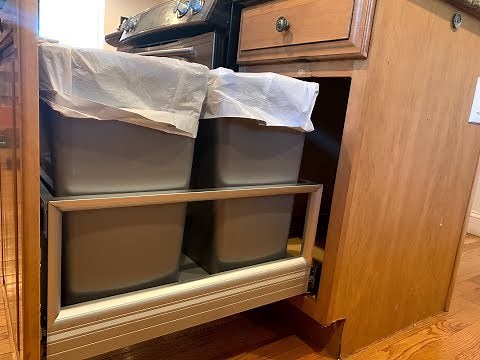 Installing/Removing a pullout waste container