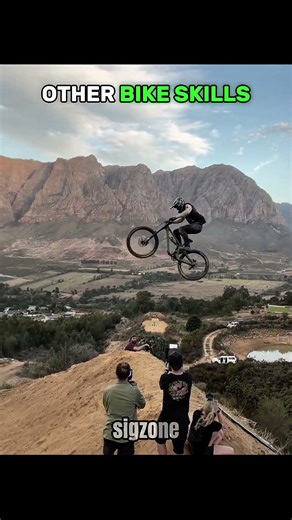 Beginner vs Pro Bike Skills – Wait for the Last Trick! 😲🔥#shorts #bike #trending