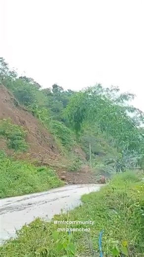 kuha mismo pag landslide ngadto sa Purok Cacao Sityo Canluntao, Brgy. Cuanos Minglanilla Cebu - kagahapon Nov. 04,2025 human sa pag-agi sa bagyong TINO #typhoonTINO video credit: Mira Sanchez | Minglanilla Flash Report