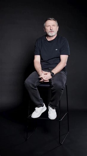 💛 Zkušenosti s posttraumatickou stresovou poruchou (PTSD) má po ničivém tsunami v Asii v roce 2011 také legenda Sparty a současný trenér Patrik Martinec. Pomohlo jediné: nebát se říct si o pomoc. 🙏 Podpořit letošní ročník Sparta vzdává hold: donio.cz/hold2026 | HC Sparta Praha