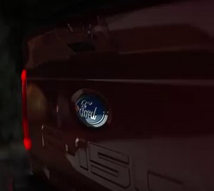 Light up your holidays during the Make the Holidays Bright Sales Event. | Ford Motor Company