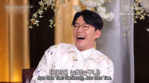 #UhmKiJoon tries to get his hands on the highly confidential script for #ThePenthouse3! Even the actors are as curious as us fans https://bit.ly/3uoA6bR Watch #ThePenthouse2HiddenRoomUnfinishedStory on Viu now👉https://bit.ly/31Opfvt | Viu Singapore