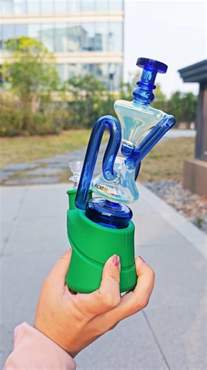 Our Puffco Peak top glass delivers smooth airflow, clean function, and retail-ready quality—built for shops that move volume. ✔ Wholesale pricing ✔ Consistent quality ✔ Ready to stock 📩 DM us for catalog & MOQ details #puffco #peak #b2b #dispensarysupply | Phoenix Star Glass