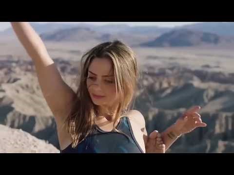 HAPPY UPLIFTING TOE TAPPING MUSIC (WILL MAKE YOU SMILE!)