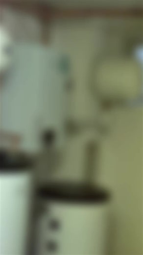 Wir installieren hier eine moderne Vaillant Wärmepumpe – die intelligente Lösung für umweltfreundliches und kostensparendes Heizen. Dank innovativer Technik nutzt sie erneuerbare Energie aus Luft, Erde oder Wasser und sorgt zuverlässig für wohlige Wärme in Ihrem Zuhause. Mit Vaillant setzen Sie auf höchste Qualität, maximale Effizienz und eine nachhaltige Heizlösung, die nicht nur die Umwelt schont, sondern auch Ihre Energiekosten spürbar senkt. Jetzt investieren in Komfort, Effizienz und Zukunf