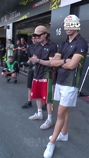 Wholesome vibes on track 🥰💙 #EVOSessions #FormulaE #Motorsport #Racing