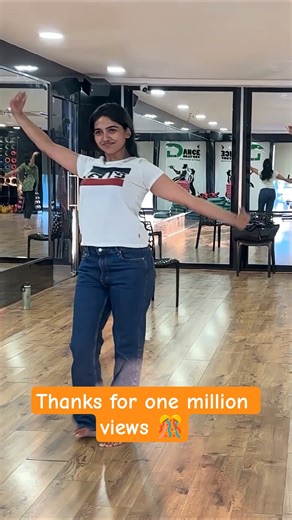 mamithabaiju cute 🥰 steps #mamithabaiju #karuthamachan #pradeepranganathan #dance #tamilsong #shorts